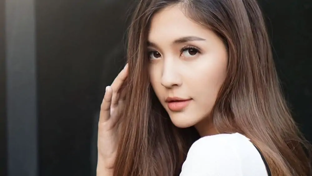 Thai Women: Meeting, Dating, and More (LOTS of Pics)