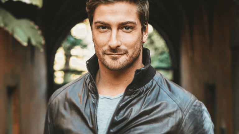 Australian Men – Meeting, Dating, and More (LOTS of Pics)