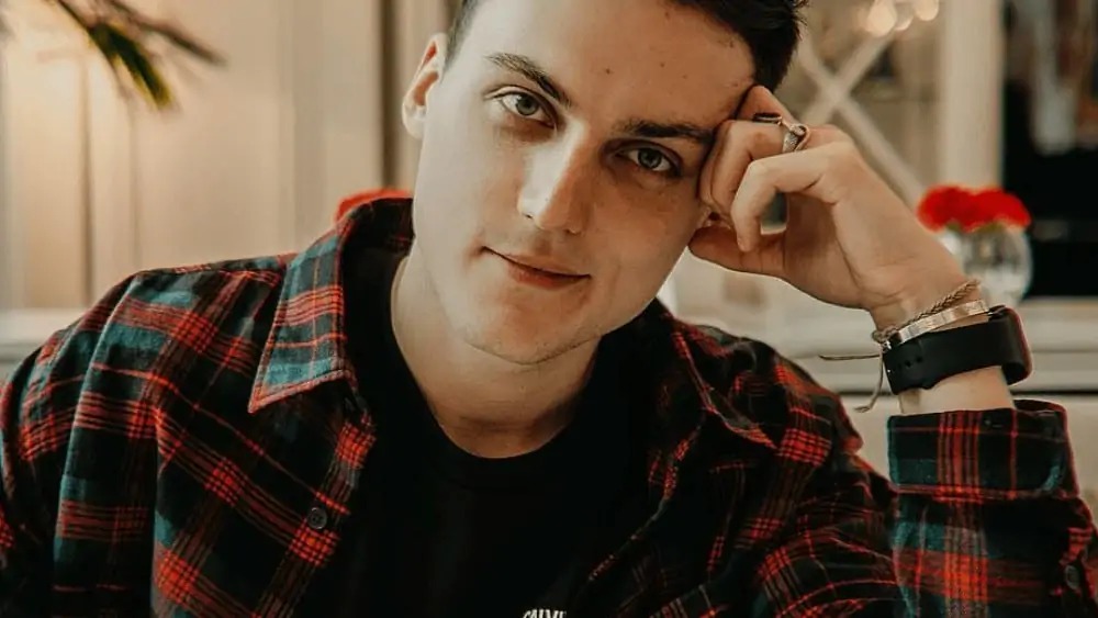 Dutch Men - Meeting, Dating, and More (LOTS of Pics)